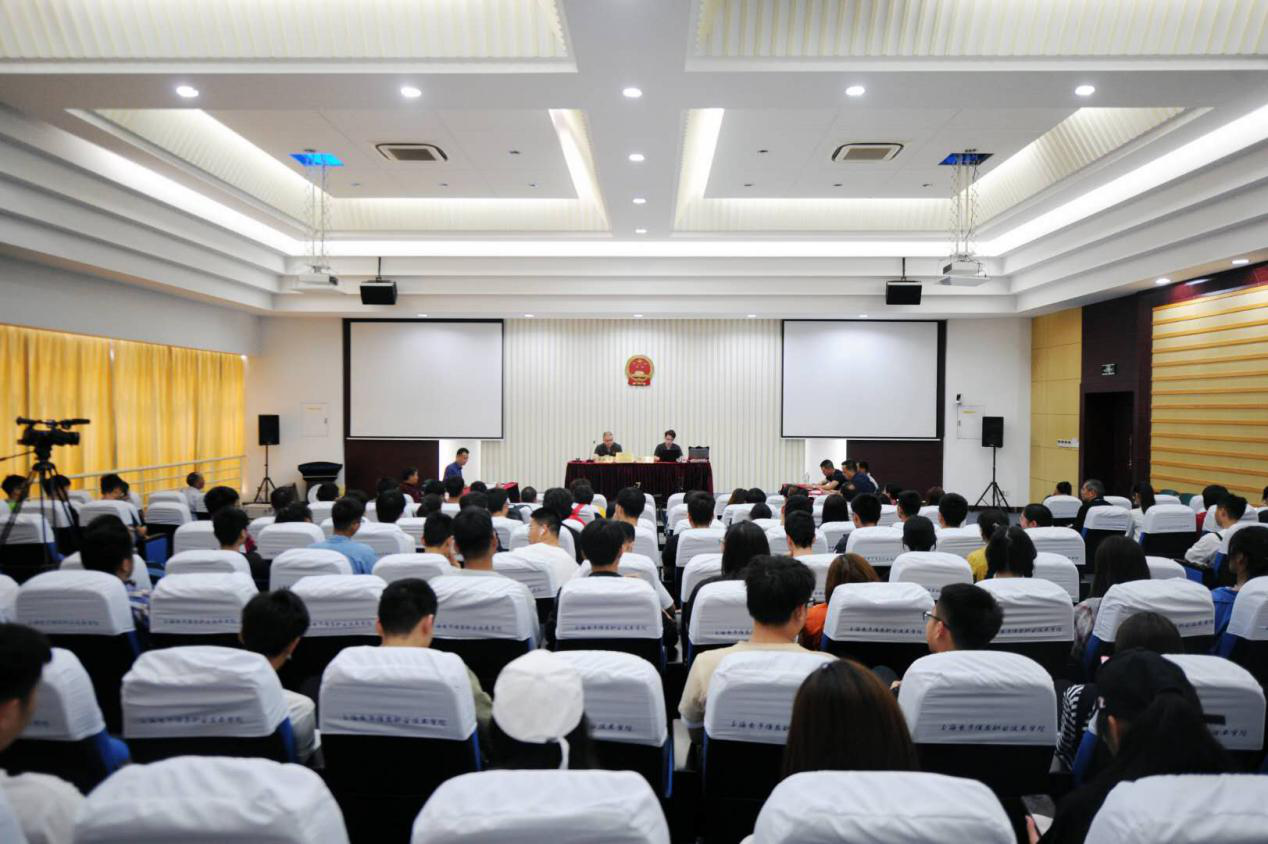 马克思主义学院承办庭审进校园活动