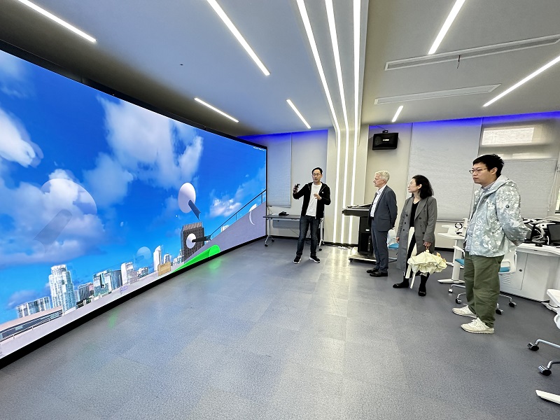 德国海外商会联盟（AHK）总监洋森博士一行来校交流洽谈