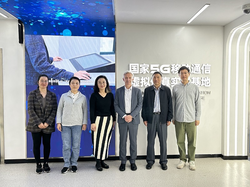 德国海外商会联盟（AHK）总监洋森博士一行来校交流洽谈