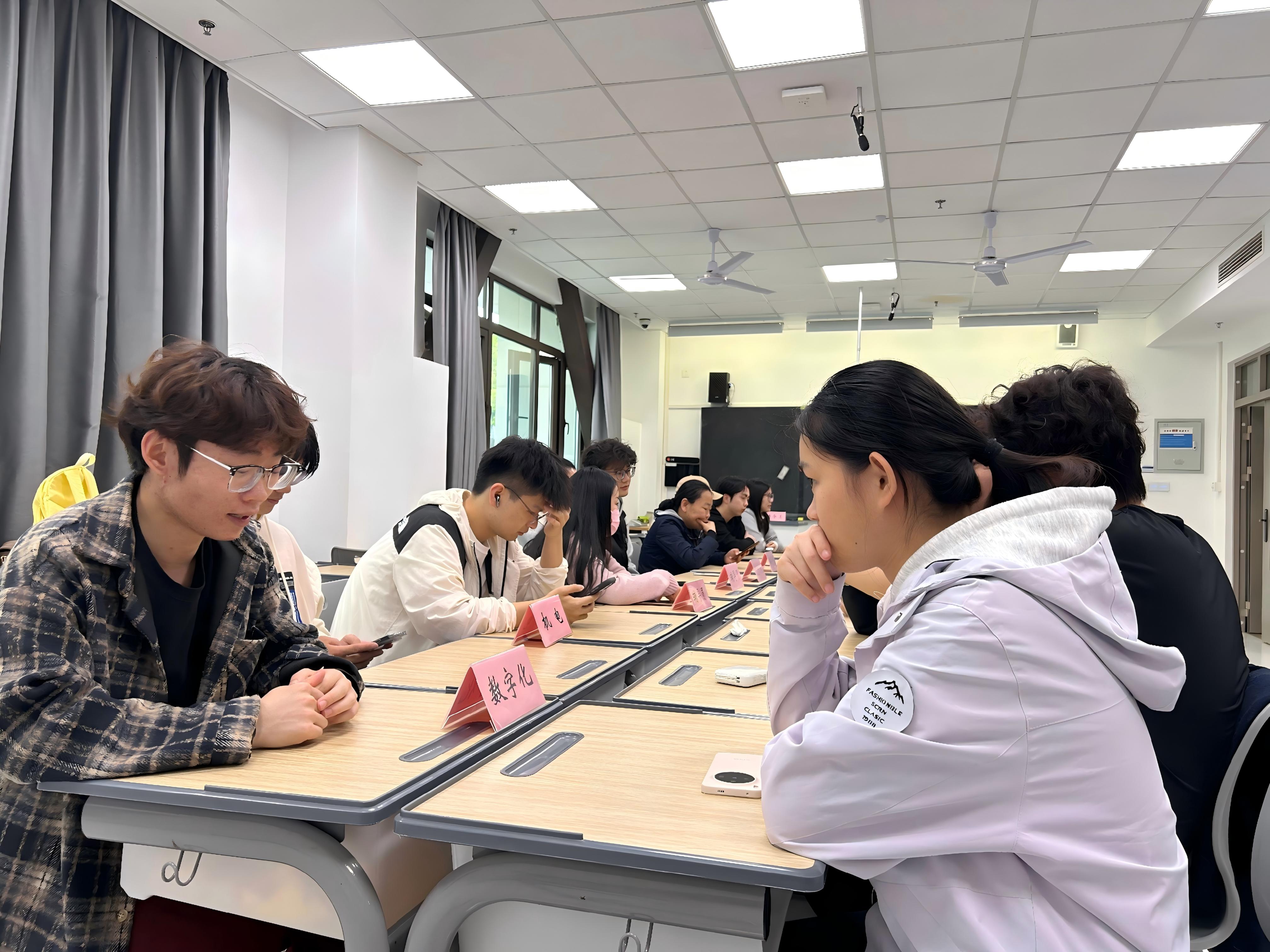 中德工程学院开展“宿舍零距离・答疑面对面”“一站式”学生社区服务活动