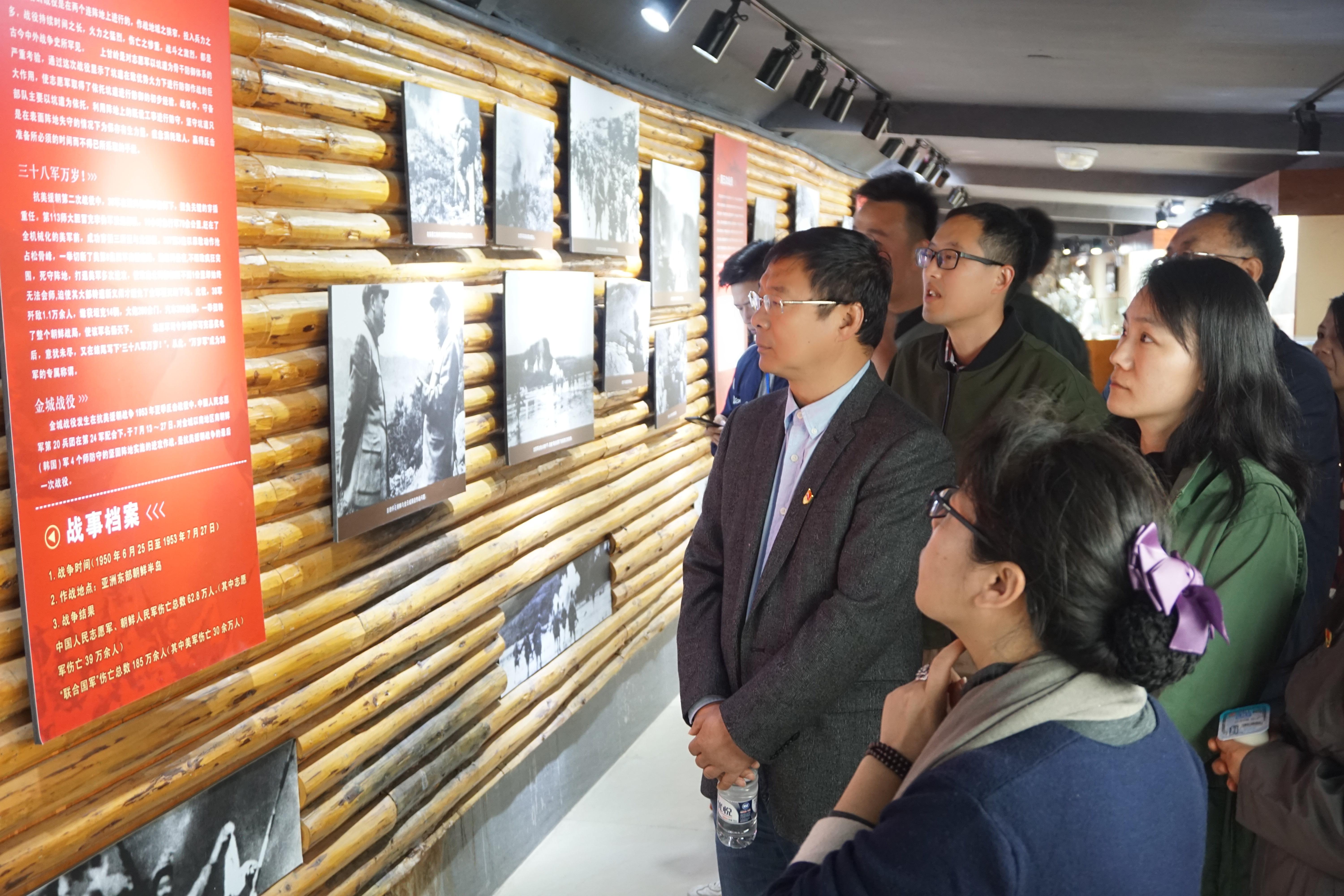行政管理直属党支部开展“不忘初心、牢记使命”主题教育革命传统教育